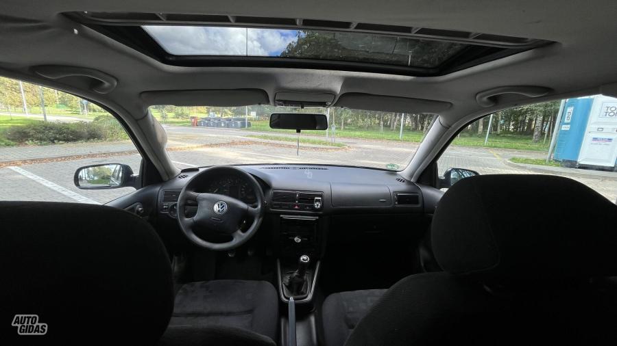 Zils Volkswagen Golf 1998 Šauļi, ar dzinēja tilpumu 1.40 L un nobraukumu 290 tūkst. km par 1000 €, foto 3 vietnē AUTOMOTO.COM.LV