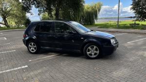 Zils Volkswagen Golf 1998 Šauļi, ar dzinēja tilpumu 1.40 L un nobraukumu 290 tūkst. km par 1000 €, foto 4 vietnē AUTOMOTO.COM.LV