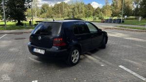 Zils Volkswagen Golf 1998 Šauļi, ar dzinēja tilpumu 1.40 L un nobraukumu 290 tūkst. km par 1000 €, foto 5 vietnē AUTOMOTO.COM.LV