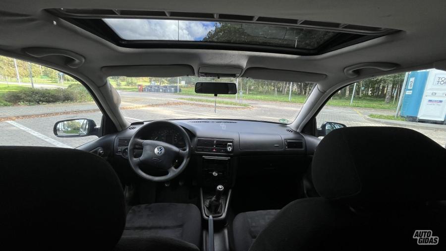 Zils Volkswagen Golf 1998 Šauļi, ar dzinēja tilpumu 1.40 L un nobraukumu 290 tūkst. km par 1000 €, foto 8 vietnē AUTOMOTO.COM.LV