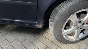 Zils Volkswagen Golf 1998 Šauļi, ar dzinēja tilpumu 1.40 L un nobraukumu 290 tūkst. km par 1000 €, foto 13 vietnē AUTOMOTO.COM.LV