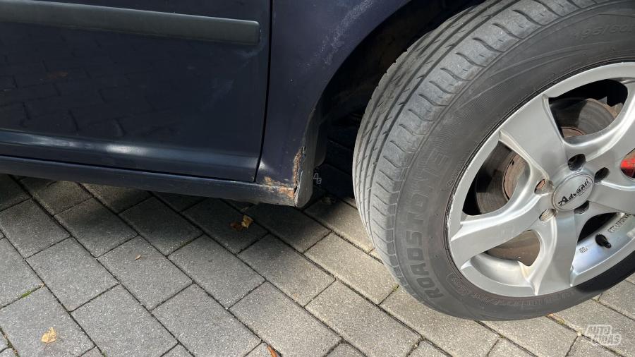 Zils Volkswagen Golf 1998 Šauļi, ar dzinēja tilpumu 1.40 L un nobraukumu 290 tūkst. km par 1000 €, foto 13 vietnē AUTOMOTO.COM.LV