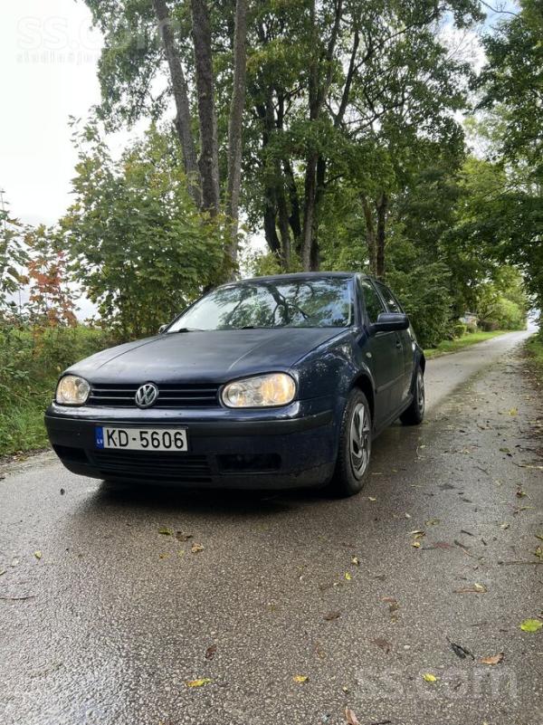 Zils Volkswagen Golf 1998 Rēzekne, ar dzinēja tilpumu 1.90 L un nobraukumu 320 tūkst. km par 1150 €, foto 1 vietnē AUTOMOTO.COM.LV