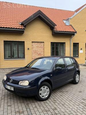 Zils Volkswagen Golf 1998 Kuldīga, ar dzinēja tilpumu 1.40 L un nobraukumu 165 tūkst. km par 1100 €, foto 3 vietnē AUTOMOTO.COM.LV