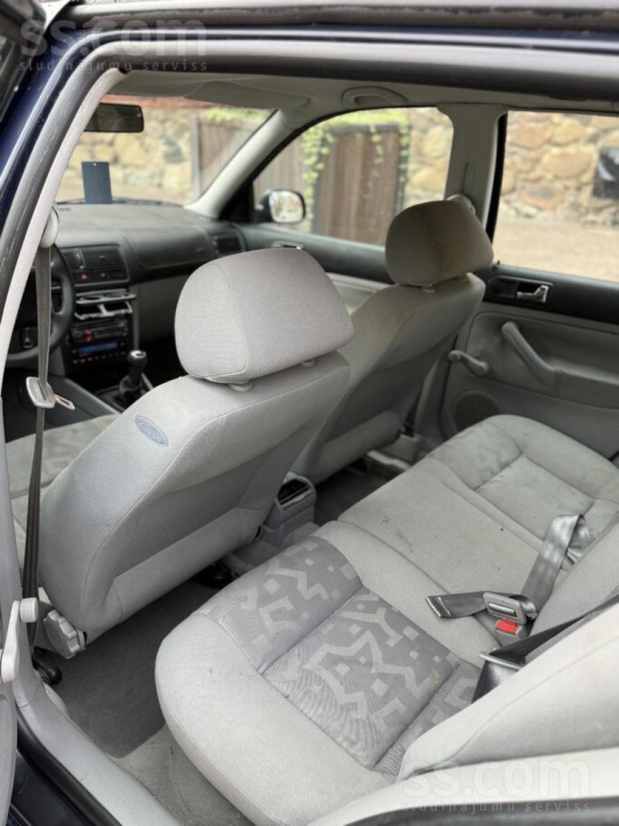 Zils Volkswagen Golf 1998 Kuldīga, ar dzinēja tilpumu 1.40 L un nobraukumu 165 tūkst. km par 1100 €, foto 8 vietnē AUTOMOTO.COM.LV