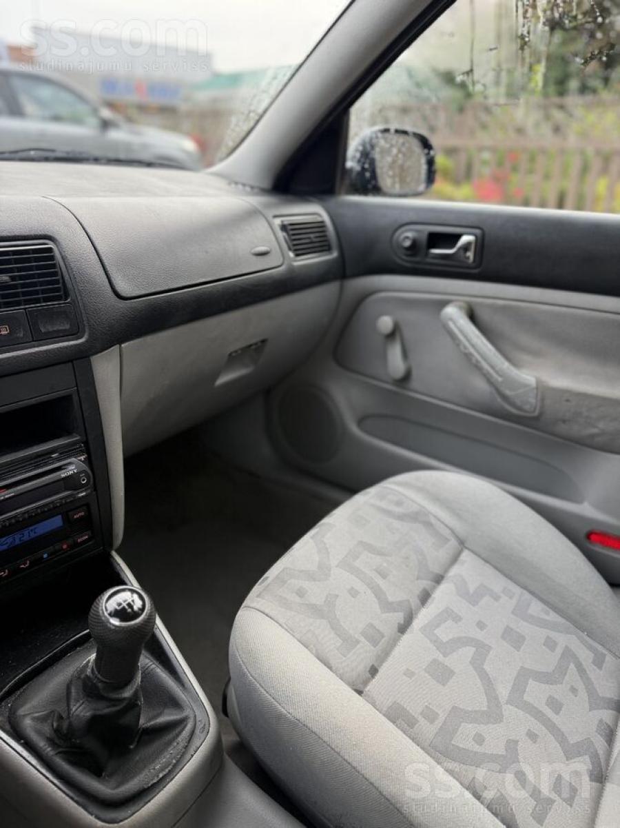 Zils Volkswagen Golf 1998 Kuldīga, ar dzinēja tilpumu 1.40 L un nobraukumu 165 tūkst. km par 1100 €, foto 9 vietnē AUTOMOTO.COM.LV