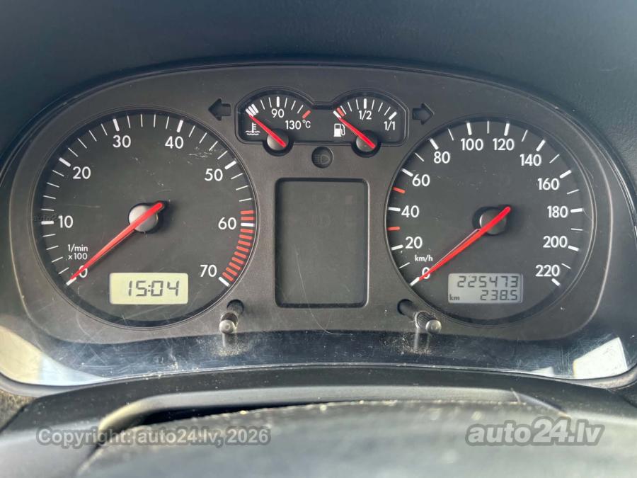 Blue Volkswagen Golf 1998 in Viljandi, with an engine capacity of 1.40 L and mileage of 225 thousand km for 950 €, photo 10 on AUTOMOTO.COM.LV