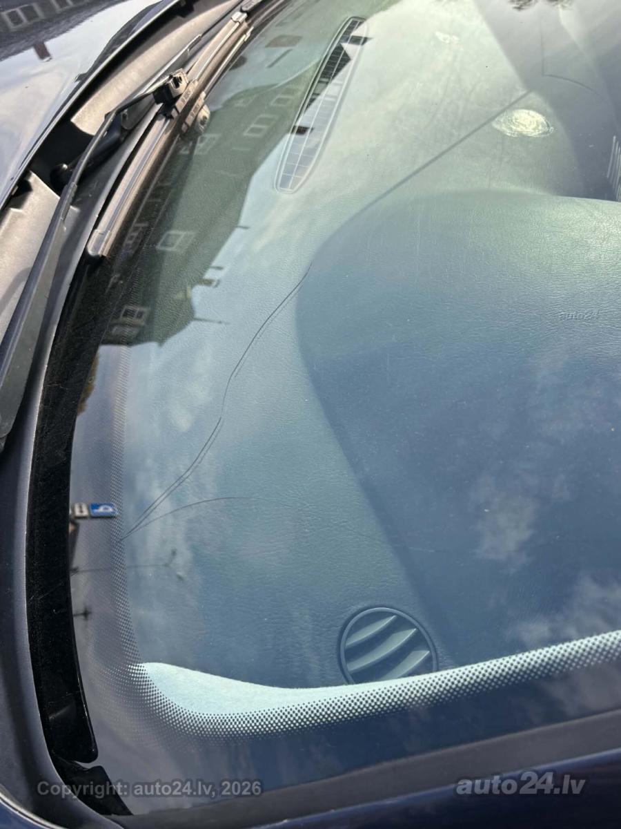 Blue Volkswagen Golf 1998 in Viljandi, with an engine capacity of 1.40 L and mileage of 225 thousand km for 950 €, photo 18 on AUTOMOTO.COM.LV