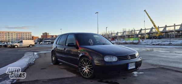 Zils Volkswagen Golf 1999 Šauļi, ar dzinēja tilpumu 1.80 L un nobraukumu 300 tūkst. km par 1500 €, foto 2 vietnē AUTOMOTO.COM.LV