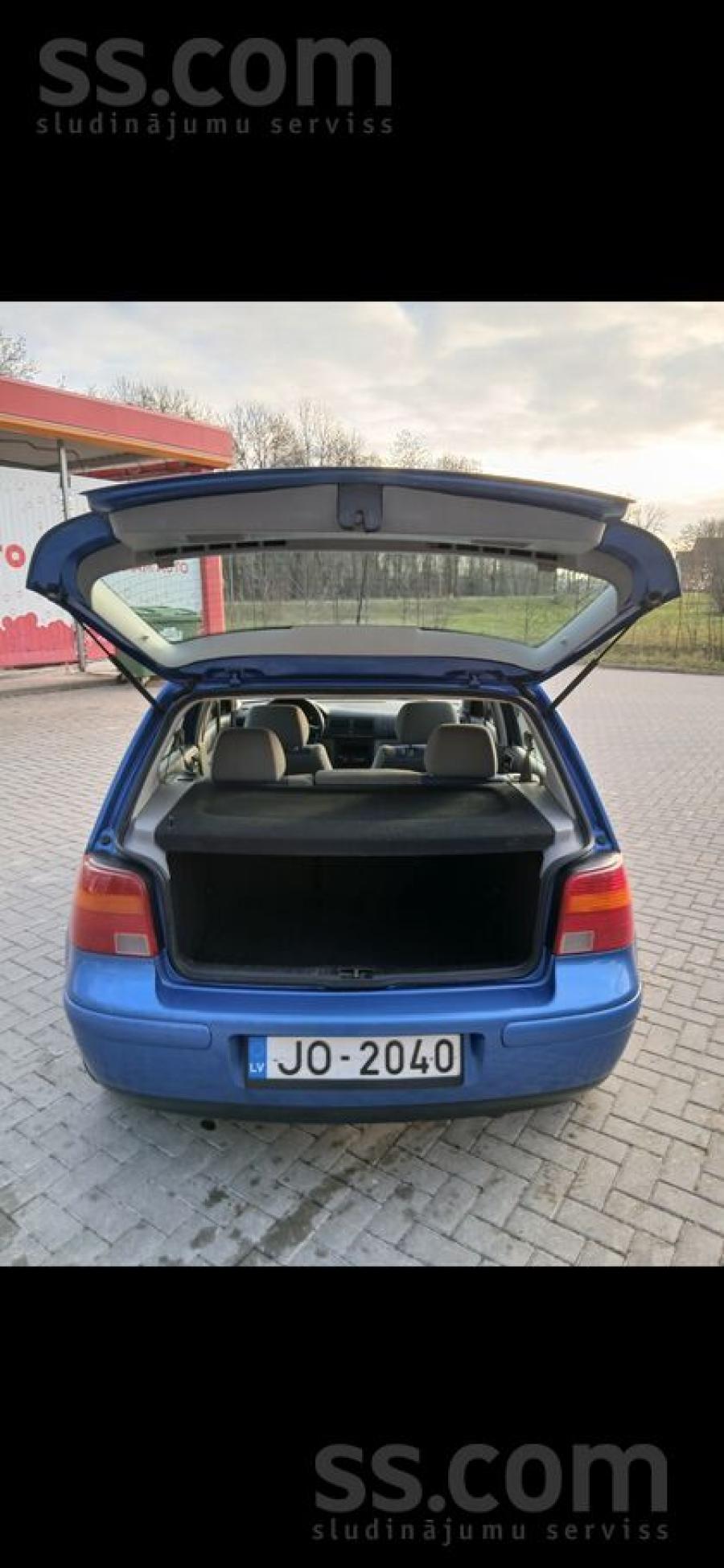 Blue Volkswagen Golf 1999 in Riga, with an engine capacity of 1.40 L and mileage of 307 thousand km for 1500 €, photo 9 on AUTOMOTO.COM.LV