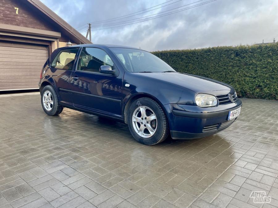 Zils Volkswagen Golf 1999 Viļņa, ar dzinēja tilpumu 1.90 L un nobraukumu 343 tūkst. km par 1300 €, foto 1 vietnē AUTOMOTO.COM.LV