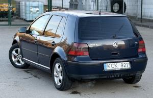 Blue Volkswagen Golf 1999 in Radviliskis, with an engine capacity of 1.60 L and mileage of 331 thousand km for 850 €, photo 10 on AUTOMOTO.COM.LV
