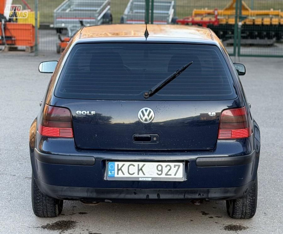 Blue Volkswagen Golf 1999 in Radviliskis, with an engine capacity of 1.60 L and mileage of 331 thousand km for 850 €, photo 14 on AUTOMOTO.COM.LV
