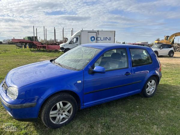 Blue Volkswagen Golf 1999 in Raseiniai, with an engine capacity of 1.40 L and mileage of 243 thousand km for 850 €, photo 3 on AUTOMOTO.COM.LV