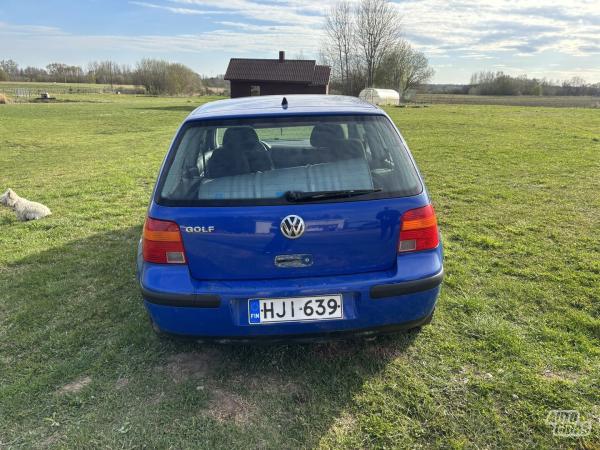 Blue Volkswagen Golf 1999 in Raseiniai, with an engine capacity of 1.40 L and mileage of 243 thousand km for 850 €, photo 5 on AUTOMOTO.COM.LV