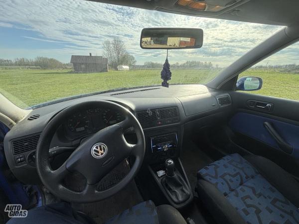Blue Volkswagen Golf 1999 in Raseiniai, with an engine capacity of 1.40 L and mileage of 243 thousand km for 850 €, photo 8 on AUTOMOTO.COM.LV