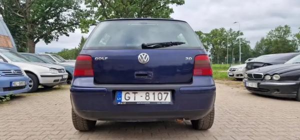 Zils Volkswagen Golf 1999 Valmiera, ar dzinēja tilpumu 2.00 L un nobraukumu 289 tūkst. km par 900 €, foto 4 vietnē AUTOMOTO.COM.LV