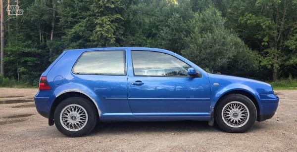 Volkswagen Golf 1999 in Vilnius on AUTOMOTO.COM.LV Blue Volkswagen Golf 1999 in Vilnius, with an engine capacity of 1.40 L and mileage of 146 thousand km for 500 €, photo 3 on AUTOMOTO.COM.LV