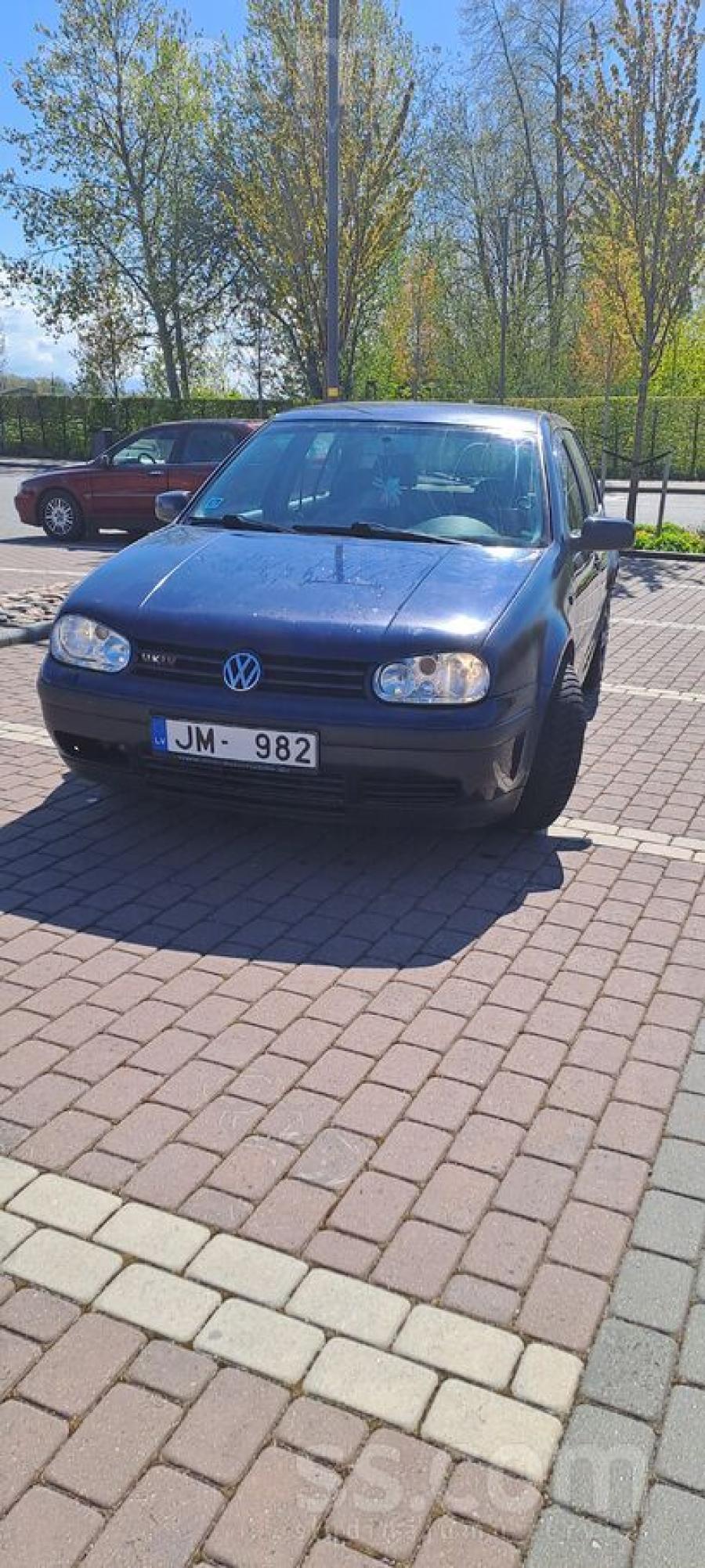 Zils Volkswagen Golf 2000 Ventspils, ar dzinēja tilpumu 1.60 L un nobraukumu 305 tūkst. km par 850 €, foto 1 vietnē AUTOMOTO.COM.LV