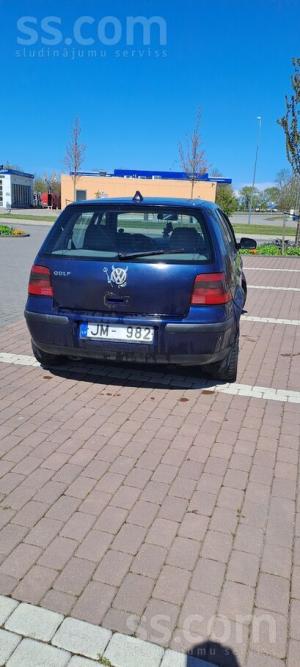 Zils Volkswagen Golf 2000 Ventspils, ar dzinēja tilpumu 1.60 L un nobraukumu 305 tūkst. km par 850 €, foto 2 vietnē AUTOMOTO.COM.LV