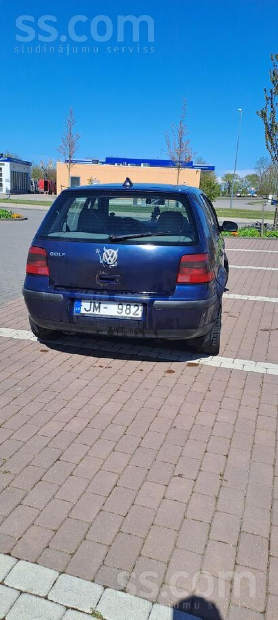 Zils Volkswagen Golf 2000 Ventspils, ar dzinēja tilpumu 1.60 L un nobraukumu 305 tūkst. km par 850 €, foto 2 vietnē AUTOMOTO.COM.LV