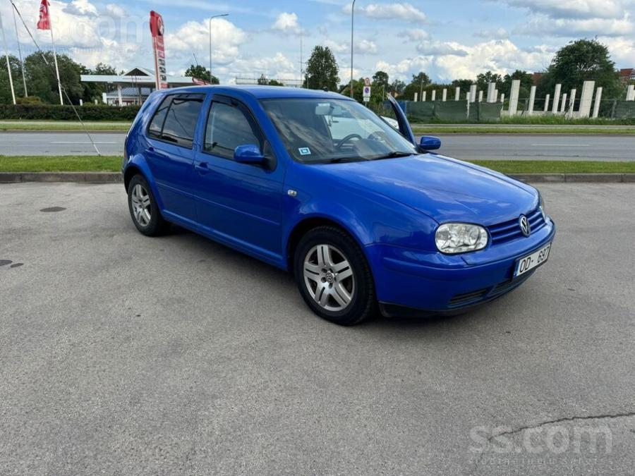 Blue Volkswagen Golf 2000 in Riga, with an engine capacity of 2.00 L and mileage of 207 thousand km for 1895 €, photo 4 on AUTOMOTO.COM.LV