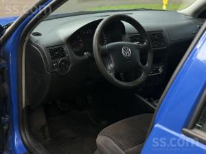 Blue Volkswagen Golf 2000 in Jelgava, with an engine capacity of 1.60 L and mileage of 295 thousand km for 1380 €, photo 10 on AUTOMOTO.COM.LV
