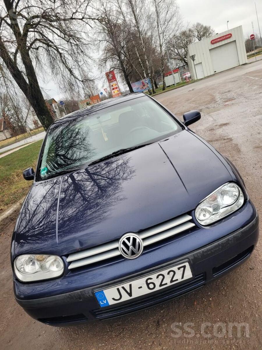 Blue Volkswagen Golf 2000 in Kuldiga, with an engine capacity of 1.60 L and mileage of 222 thousand km for 1000 €, photo 1 on AUTOMOTO.COM.LV