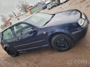 Blue Volkswagen Golf 2000 in Kuldiga, with an engine capacity of 1.60 L and mileage of 222 thousand km for 1000 €, photo 2 on AUTOMOTO.COM.LV