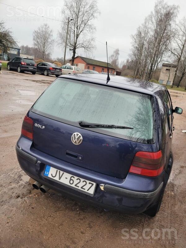 Zils Volkswagen Golf 2000 Kuldīga, ar dzinēja tilpumu 1.60 L un nobraukumu 222 tūkst. km par 1000 €, foto 3 vietnē AUTOMOTO.COM.LV