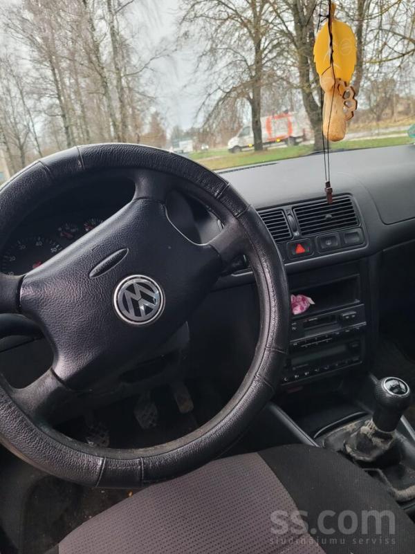 Zils Volkswagen Golf 2000 Kuldīga, ar dzinēja tilpumu 1.60 L un nobraukumu 222 tūkst. km par 1000 €, foto 4 vietnē AUTOMOTO.COM.LV