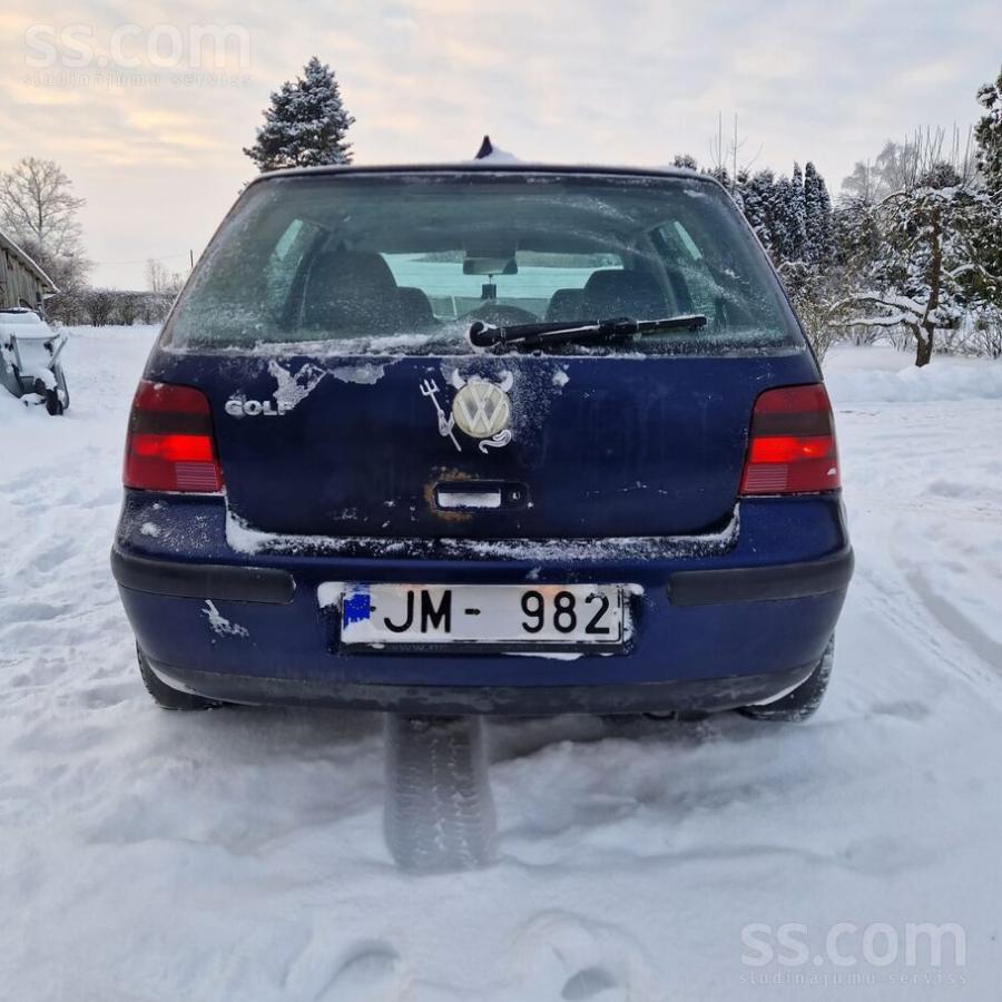Zils Volkswagen Golf 2000 Jelgava, ar dzinēja tilpumu 1.60 L un nobraukumu 311 tūkst. km par 1000 €, foto 3 vietnē AUTOMOTO.COM.LV