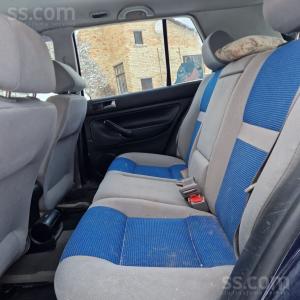 Zils Volkswagen Golf 2000 Jelgava, ar dzinēja tilpumu 1.60 L un nobraukumu 311 tūkst. km par 1000 €, foto 5 vietnē AUTOMOTO.COM.LV