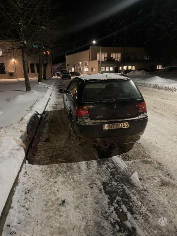 Blue Volkswagen Golf 2000 in Vilnius, with an engine capacity of 1.90 L and mileage of 400 thousand km for 490 €, photo 3 on AUTOMOTO.COM.LV