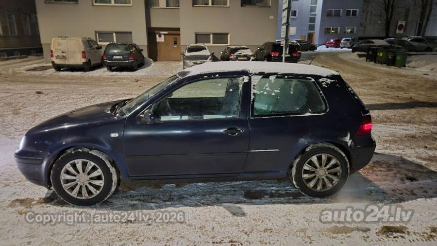 Blue Volkswagen Golf 2000 in Tartu, with an engine capacity of 1.60 L and mileage of 340 thousand km for 700 €, photo 1 on AUTOMOTO.COM.LV