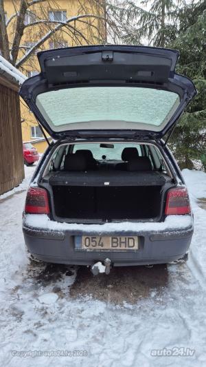 Blue Volkswagen Golf 2000 in Tartu, with an engine capacity of 1.60 L and mileage of 340 thousand km for 700 €, photo 6 on AUTOMOTO.COM.LV