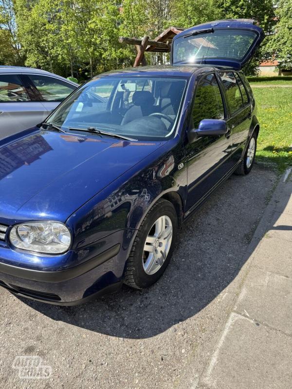 Zils Volkswagen Golf 2000 Klaipėda, ar dzinēja tilpumu 1.90 L un nobraukumu 242 tūkst. km par 1100 €, foto 2 vietnē AUTOMOTO.COM.LV
