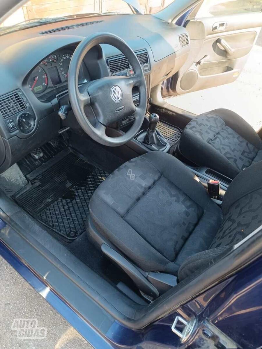 Blue Volkswagen Golf 2000 in Kaunas, with an engine capacity of 1.40 L and mileage of 157 thousand km for 1200 €, photo 13 on AUTOMOTO.COM.LV
