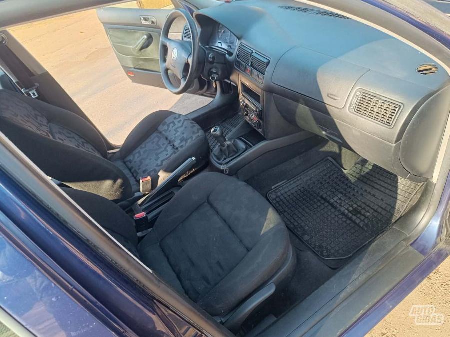 Blue Volkswagen Golf 2000 in Kaunas, with an engine capacity of 1.40 L and mileage of 157 thousand km for 1200 €, photo 15 on AUTOMOTO.COM.LV