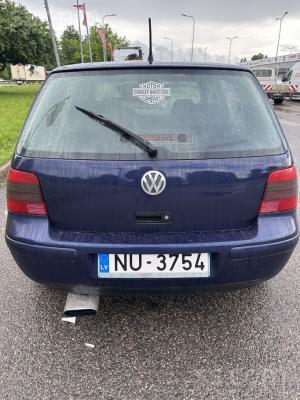 Blue Volkswagen Golf 2000 in Riga, with an engine capacity of 1.90 L and mileage of 333 thousand km for 1800 €, photo 6 on AUTOMOTO.COM.LV