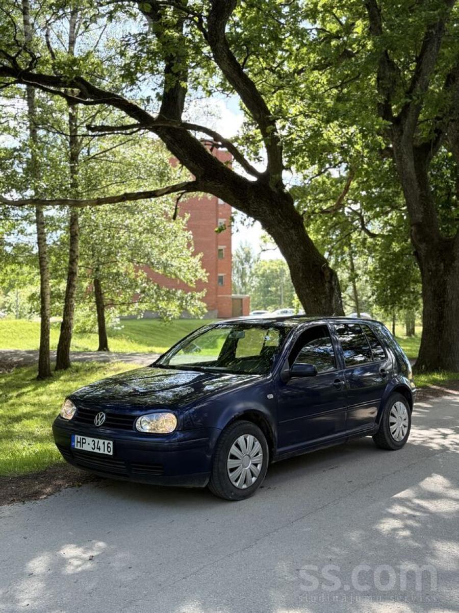 Blue Volkswagen Golf 2000 in Kuldiga, with an engine capacity of 1.60 L and mileage of 300 thousand km for 1150 €, photo 1 on AUTOMOTO.COM.LV