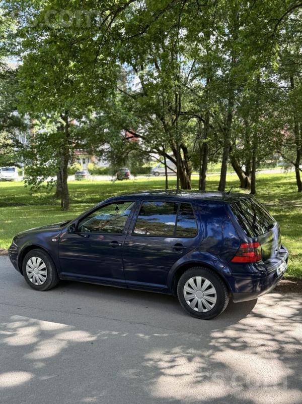 Blue Volkswagen Golf 2000 in Kuldiga, with an engine capacity of 1.60 L and mileage of 300 thousand km for 1150 €, photo 2 on AUTOMOTO.COM.LV