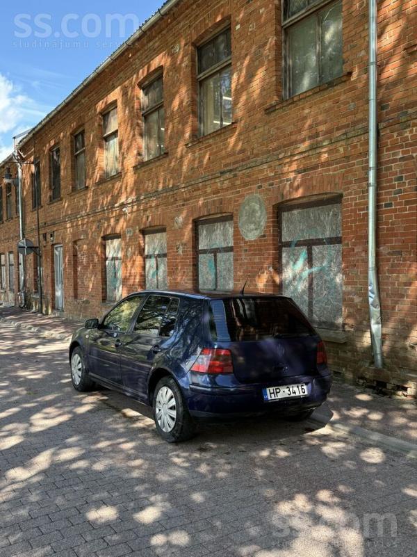 Blue Volkswagen Golf 2000 in Kuldiga, with an engine capacity of 1.60 L and mileage of 300 thousand km for 1150 €, photo 4 on AUTOMOTO.COM.LV