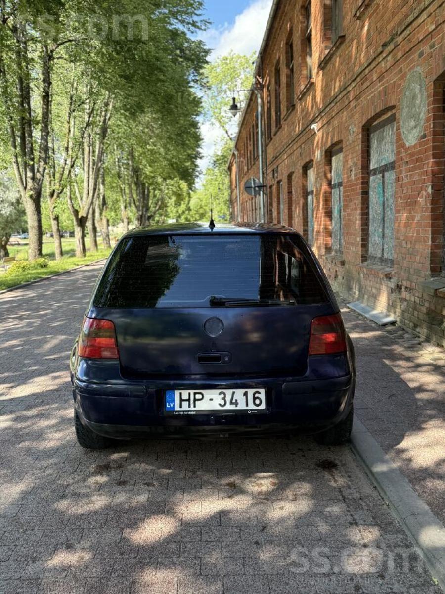 Blue Volkswagen Golf 2000 in Kuldiga, with an engine capacity of 1.60 L and mileage of 300 thousand km for 1150 €, photo 6 on AUTOMOTO.COM.LV