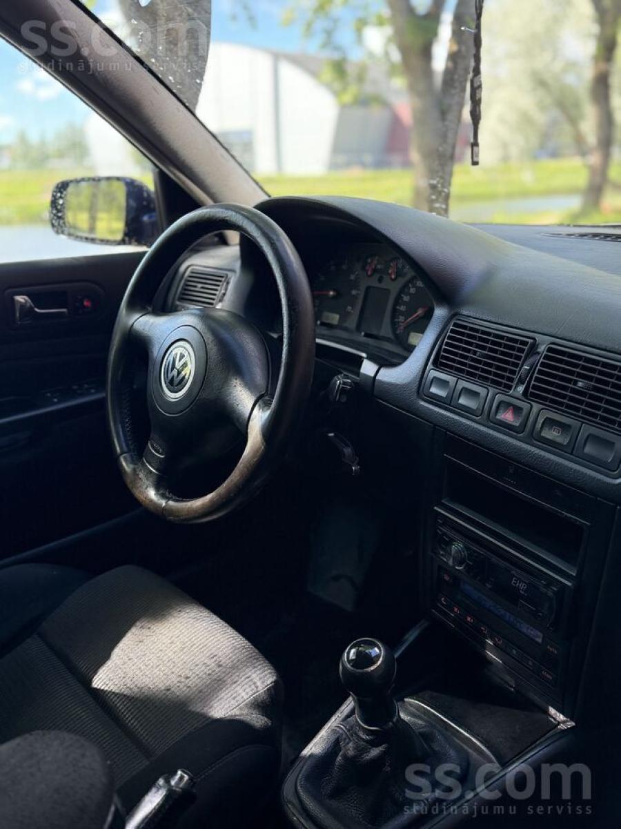 Blue Volkswagen Golf 2000 in Kuldiga, with an engine capacity of 1.60 L and mileage of 300 thousand km for 1150 €, photo 8 on AUTOMOTO.COM.LV