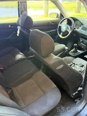 Blue Volkswagen Golf 2000 in Kuldiga, with an engine capacity of 1.60 L and mileage of 300 thousand km for 1150 €, photo 9 on AUTOMOTO.COM.LV