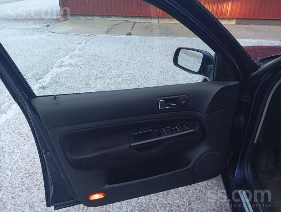 Zils Volkswagen Golf 2000 Cēsis, ar dzinēja tilpumu 1.90 L un nobraukumu 315 tūkst. km par 1850 €, foto 10 vietnē AUTOMOTO.COM.LV