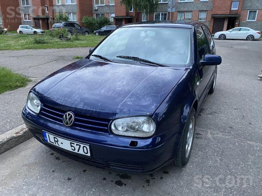 Zils Volkswagen Golf 2000 Daugavpils, ar dzinēja tilpumu 1.90 L un nobraukumu 422 tūkst. km par 1100 €, foto 1 vietnē AUTOMOTO.COM.LV