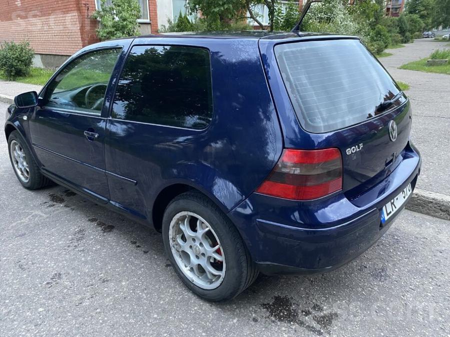 Zils Volkswagen Golf 2000 Daugavpils, ar dzinēja tilpumu 1.90 L un nobraukumu 422 tūkst. km par 1100 €, foto 4 vietnē AUTOMOTO.COM.LV