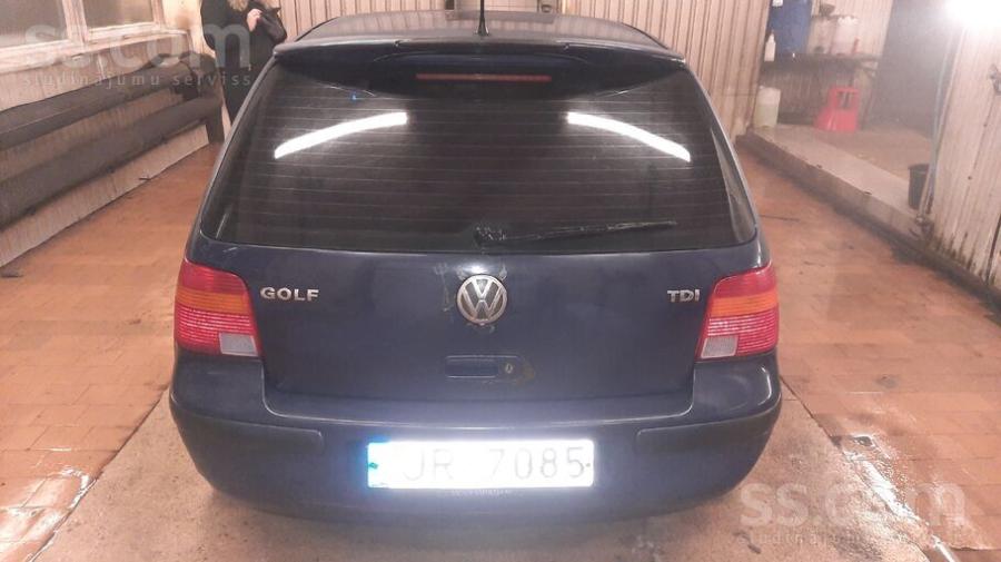 Blue Volkswagen Golf 2000 in Daugavpils, with an engine capacity of 1.90 L and mileage of 335 thousand km for 950 €, photo 14 on AUTOMOTO.COM.LV